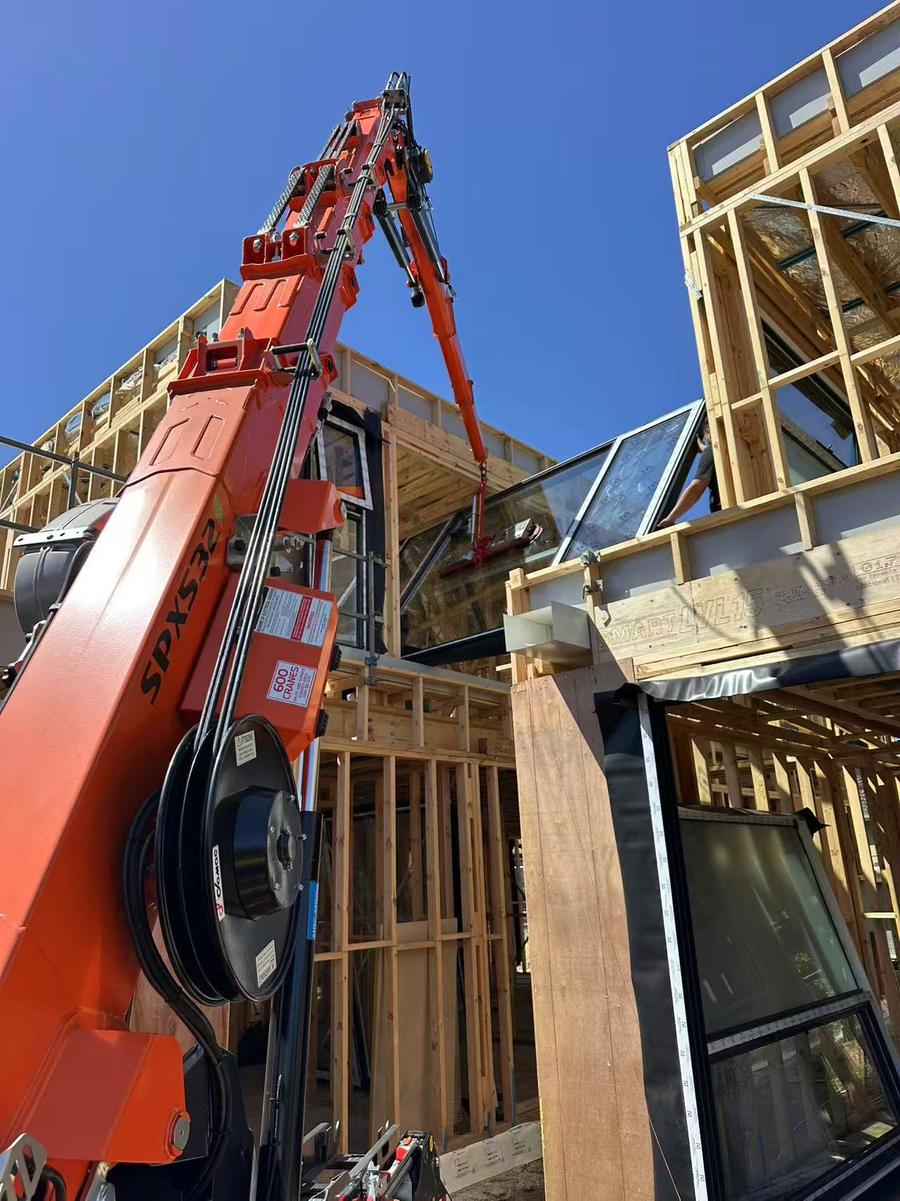 Jekkospx532 Cranes Bentleigh glass installation - Access Spider Crane Hire